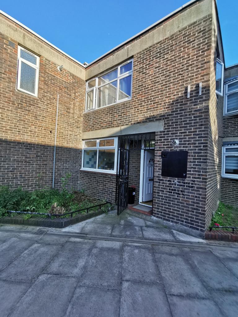 Spring Walk, Aldgate, London, E1 5JA 4 bed terraced house - £2,383 pcm ...