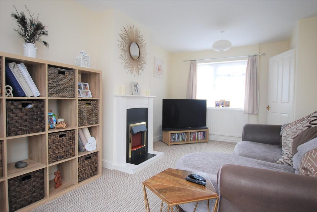 Cedar Way, Guildford 3 bed semi-detached house - £400,000