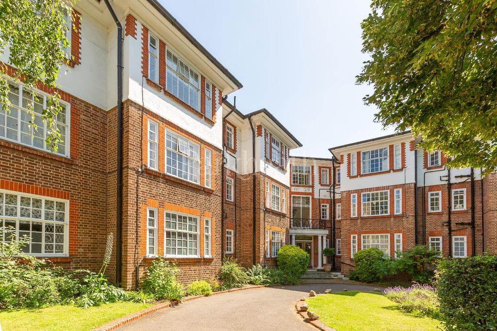 Howitt Road,Belsize Park NW3 Studio - £1,516 pcm (£350 pw)
