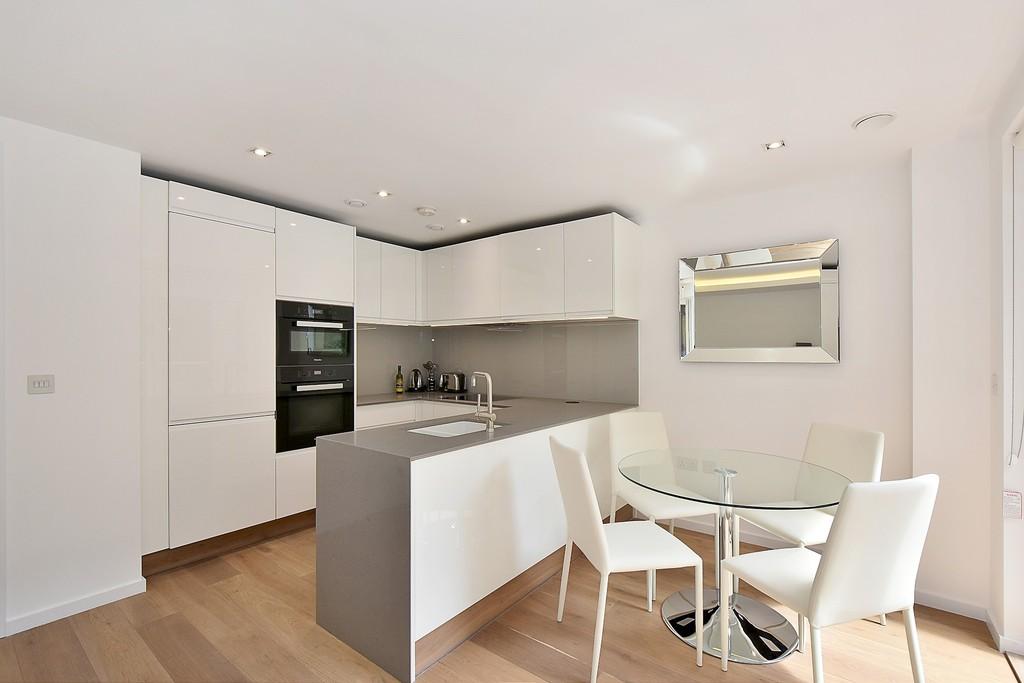 Farm Lane, Fulham, SW6 2 bed apartment - £2,817 pcm (£650 pw)