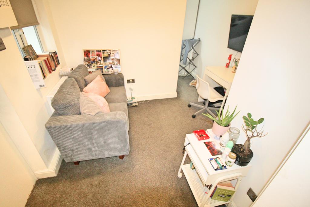 Otley Road, Leeds LS6 3PX Studio - £654 pcm (£151 pw)