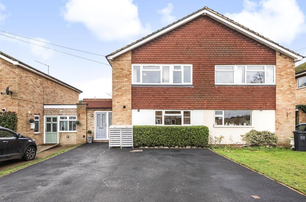Bench Manor Crescent, Chalfont St... 3 bed semi-detached house - £625,000