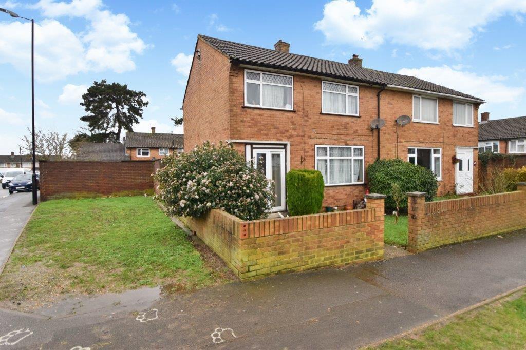 Cecil Way, Slough, Berkshire, SL2 3 bed semi-detached house - £349,950