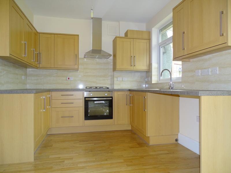 Downs View, Isleworth, TW7 3 bed house - £2,050 pcm (£473 pw)