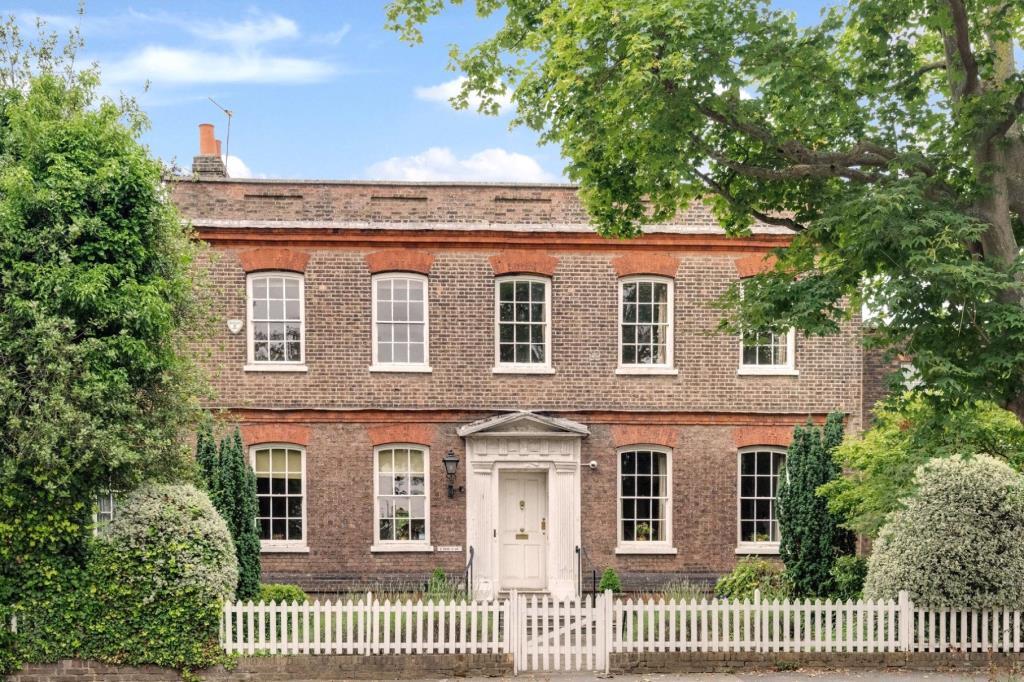 Hendon Lane, London, N3 4 bed terraced house - £1,495,000