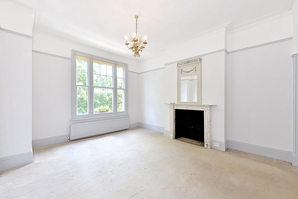 Bishop's Park Road, Fulham, SW6 3 bed flat - £2,600 pcm (£600 pw)