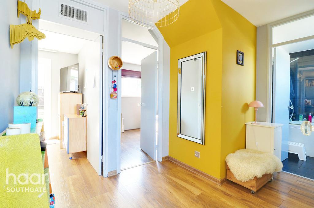 Coppies Grove, London 1 bed maisonette - £250,000