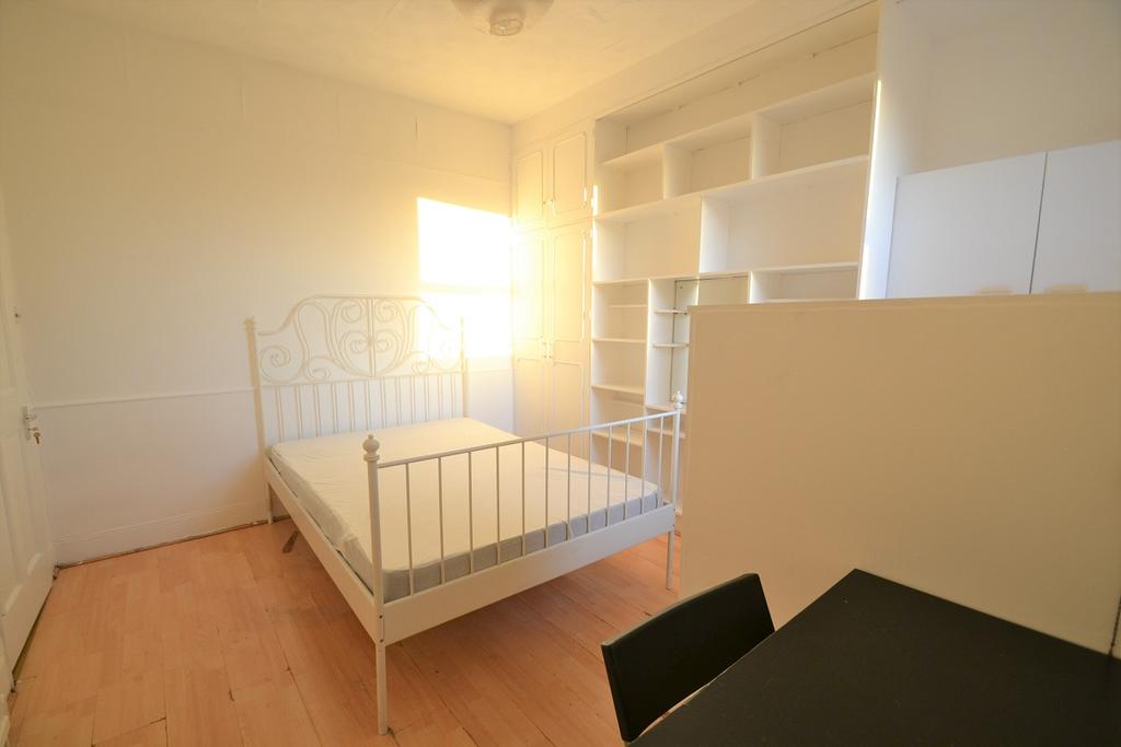 Leghorn Road, London, NW10 Studio - £650 pcm (£150 pw)