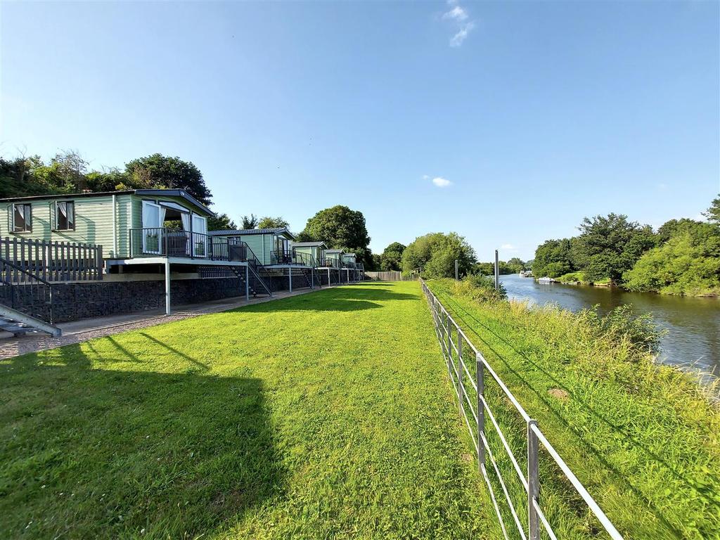 Hampstall Lane, Astley Burf... 2 bed property - £47,500
