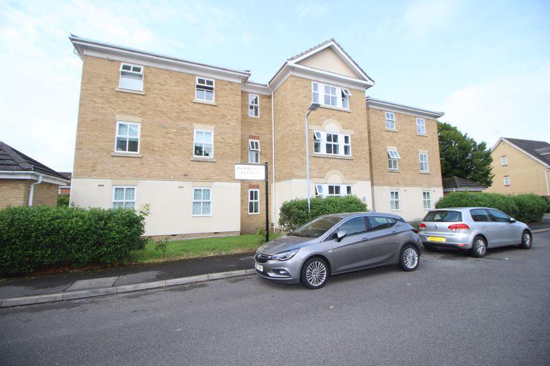Hurworth Avenue, Slough, SL3 2 bed flat - £1,450 pcm (£335 pw)