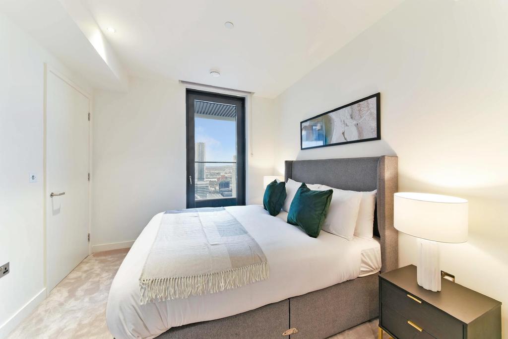 Hobart Building, Wardian, Canary Wharf, London, E14 2 bed apartment - £ ...