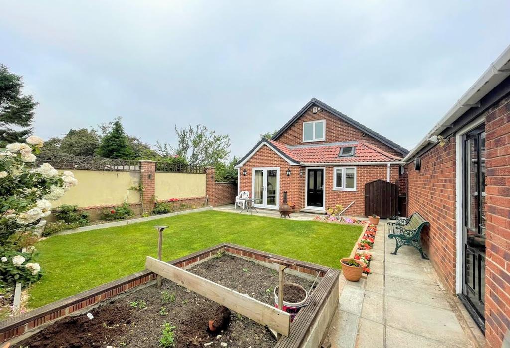 Barugh Green Road, Barnsley, South... 3 bed bungalow - £290,000