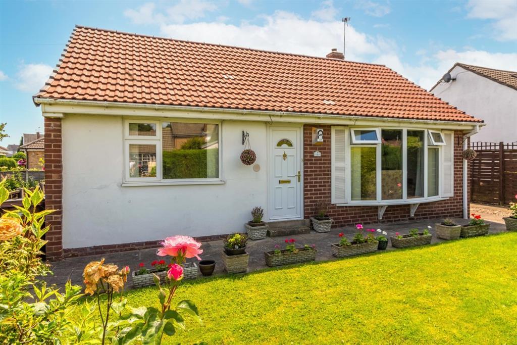 St Margarets Road, Horsforth, LS18 2 bed detached bungalow - £325,000