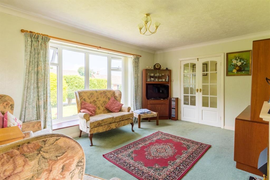 St Margarets Road, Horsforth, LS18 2 bed detached bungalow - £325,000