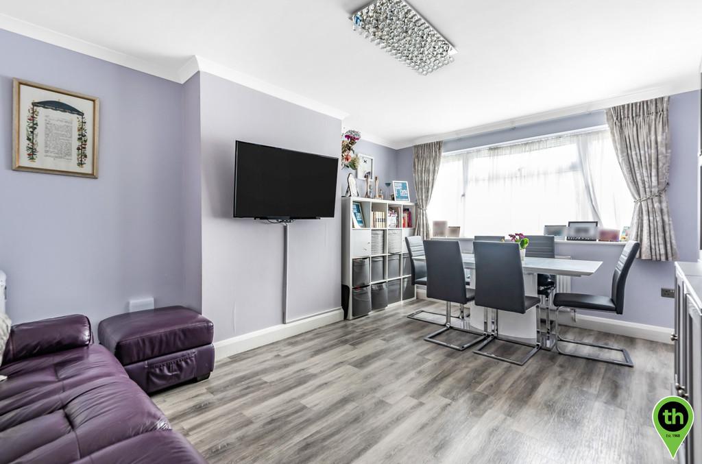 Heronsgate, Edgware 2 bed apartment - £400,000