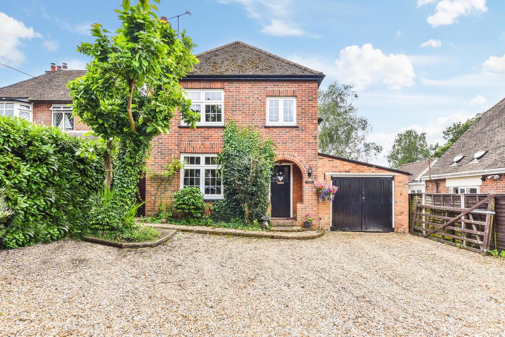 New Road, Whitehill, Bordon 4 bed detached house - £535,000