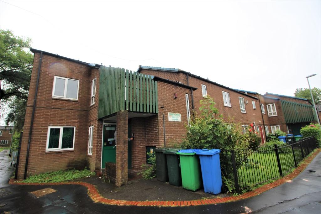 Newbold, Rochdale, OL16 1 bed flat - £620 pcm (£143 pw)