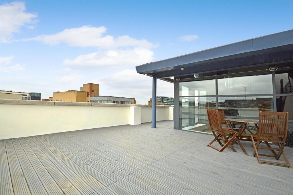 Curtain Road, London, EC2A 3BS 2 bed penthouse - £3,466 pcm (£800 pw)