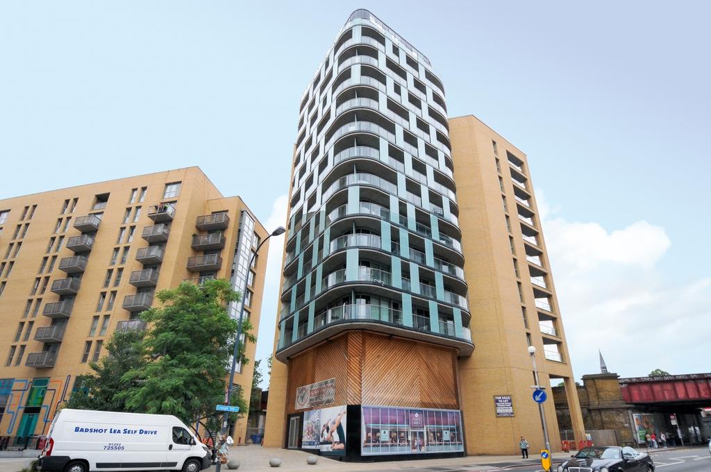 Loampit Vale Lewisham SE13 1 bed flat - £1,350 pcm (£312 pw)