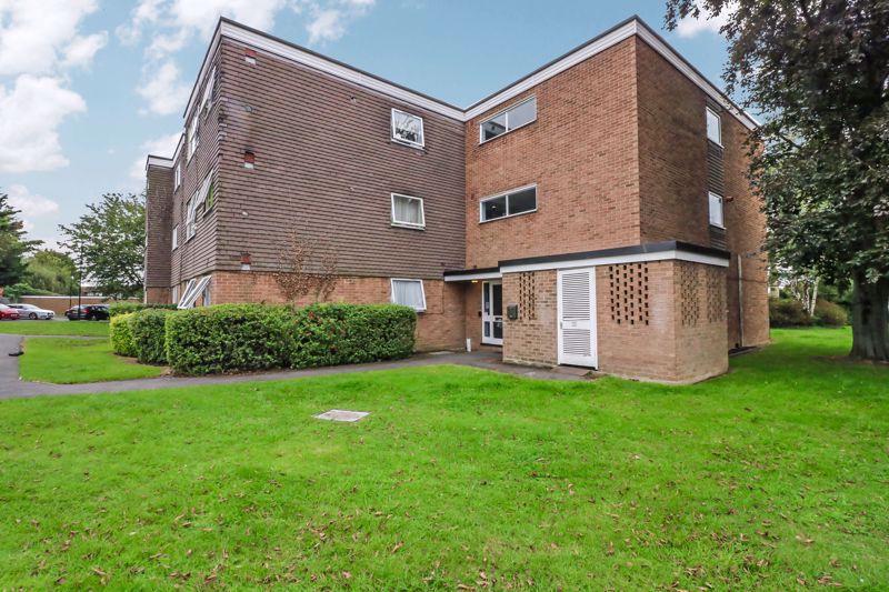 Tithe Court, Slough 1 bed ground floor flat - £900 pcm (£208 pw)
