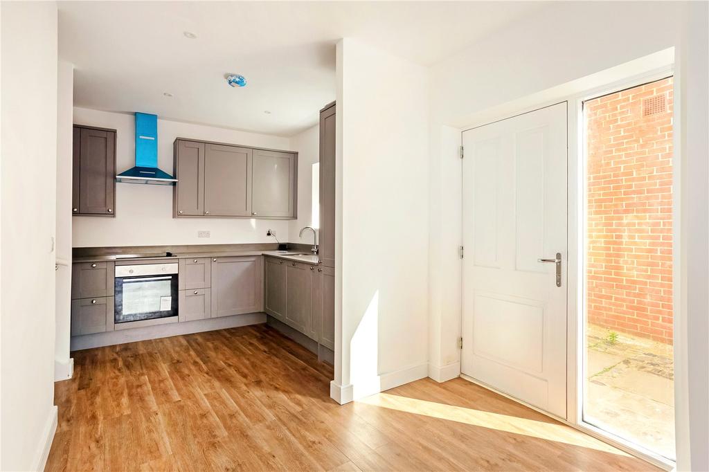 The Borough, Farnham, Surrey, GU9 2 bed duplex - £300,000