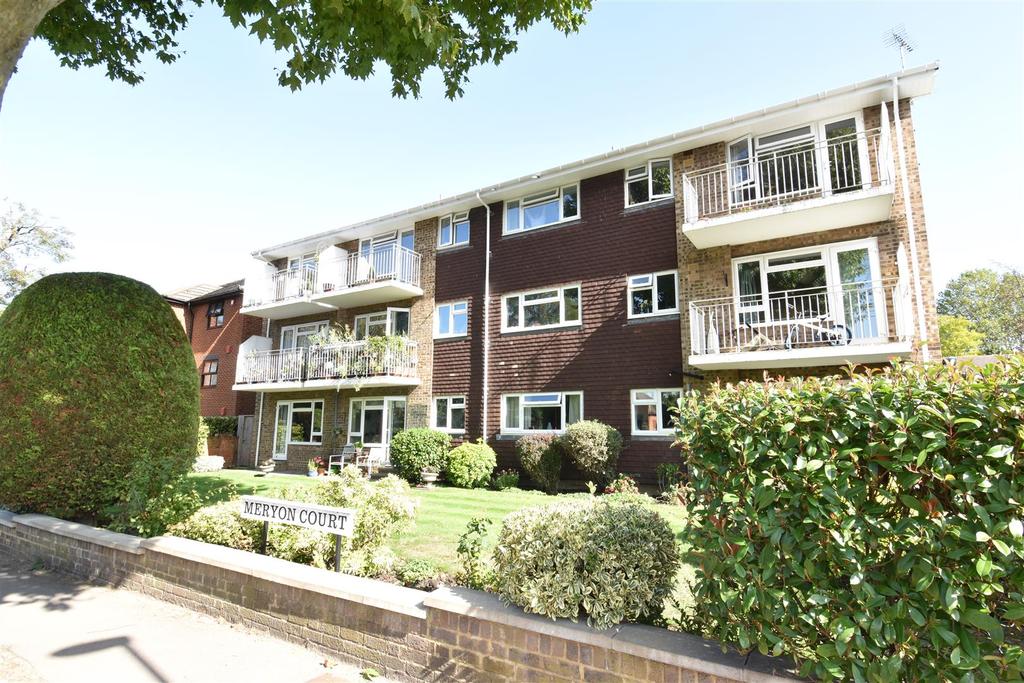 Meryon Court, Surbiton 1 bed flat - £1,150 pcm (£265 pw)