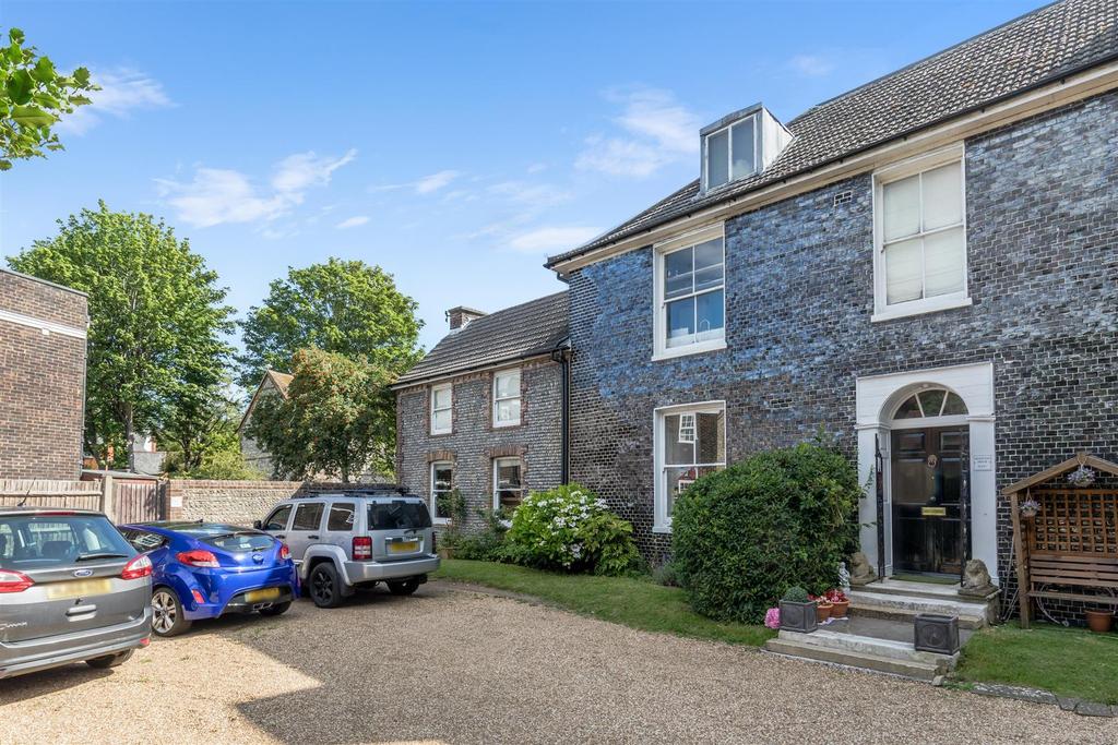 Old London Road, Brighton 2 bed flat - £400,000