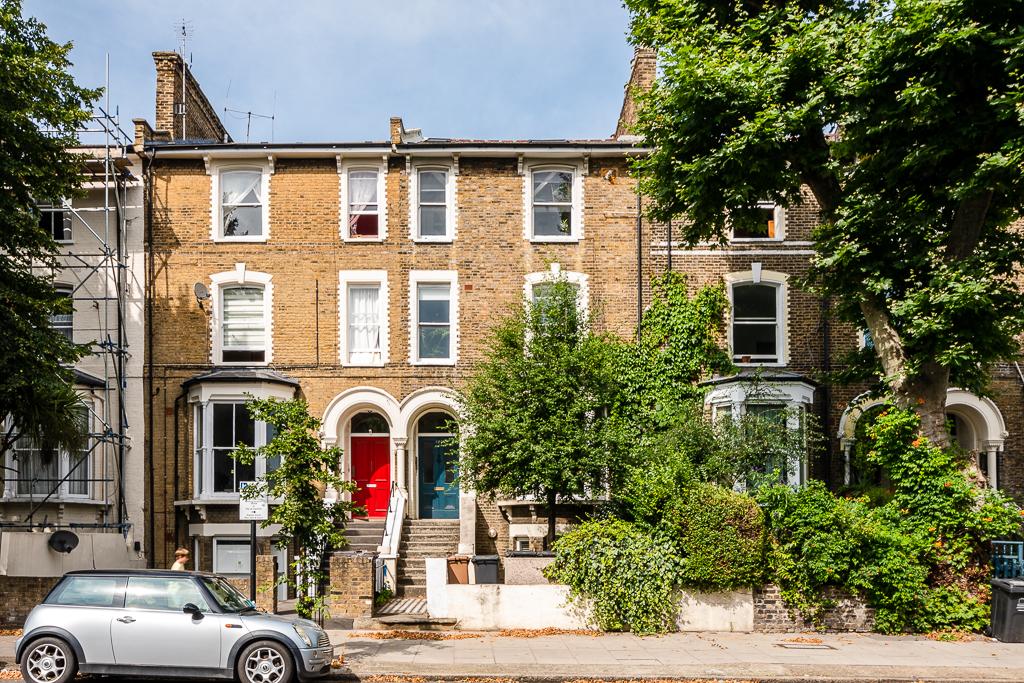 Amhurst Road, London E8 1 bed flat - £435,000