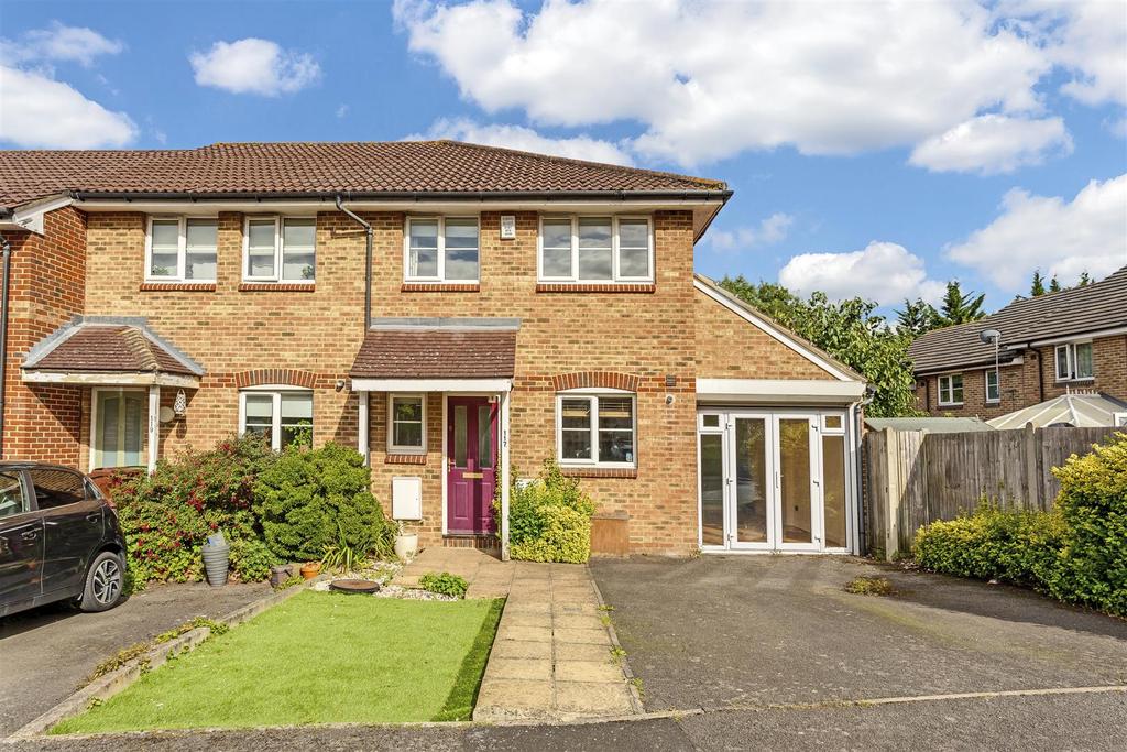 Autumn Drive, Sutton 3 bed end of terrace house - £1,700 pcm (£392 pw)