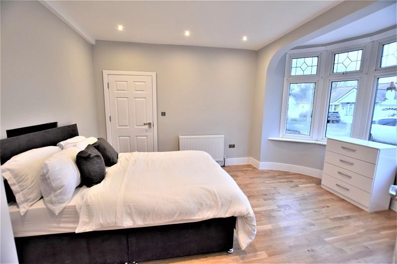 Whitney Avenue, Ilford, Essex. IG4 5PN 1 bed in a house share - £750 ...