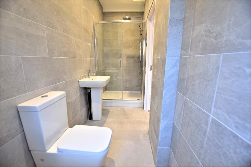 Whitney Avenue, Ilford, Essex. IG4 5PN 1 bed in a house share - £750 ...