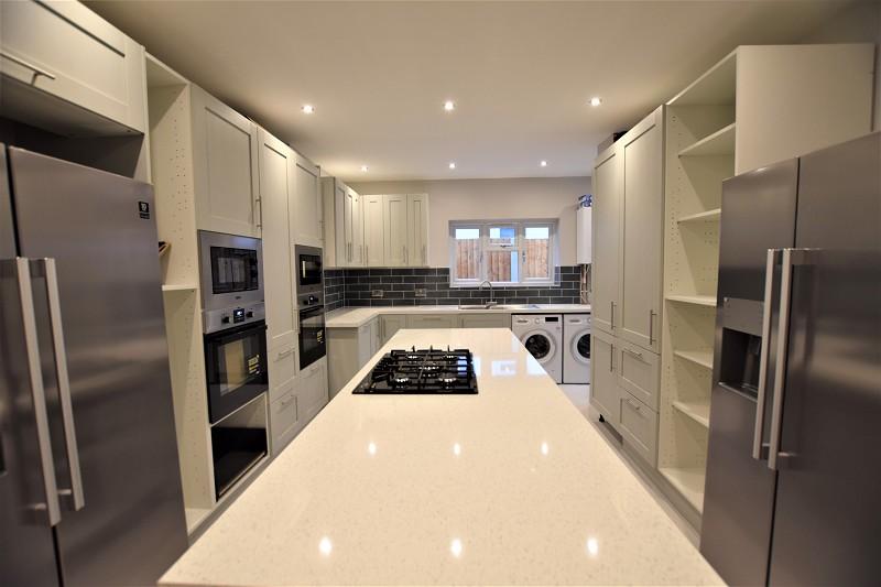 Whitney Avenue, Ilford, Essex. IG4 5PN 1 bed in a house share - £750 ...