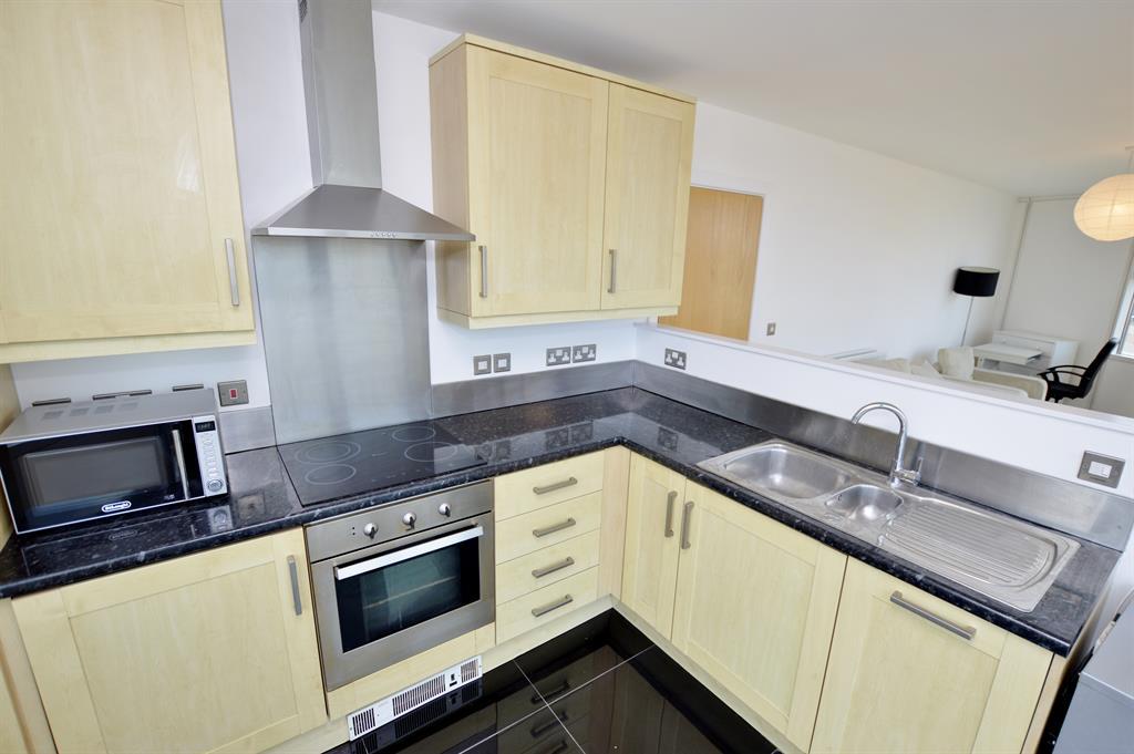 Angel Way, Stratford, London, E15 1BL 2 bed flat - £1,500 pcm (£346 pw)