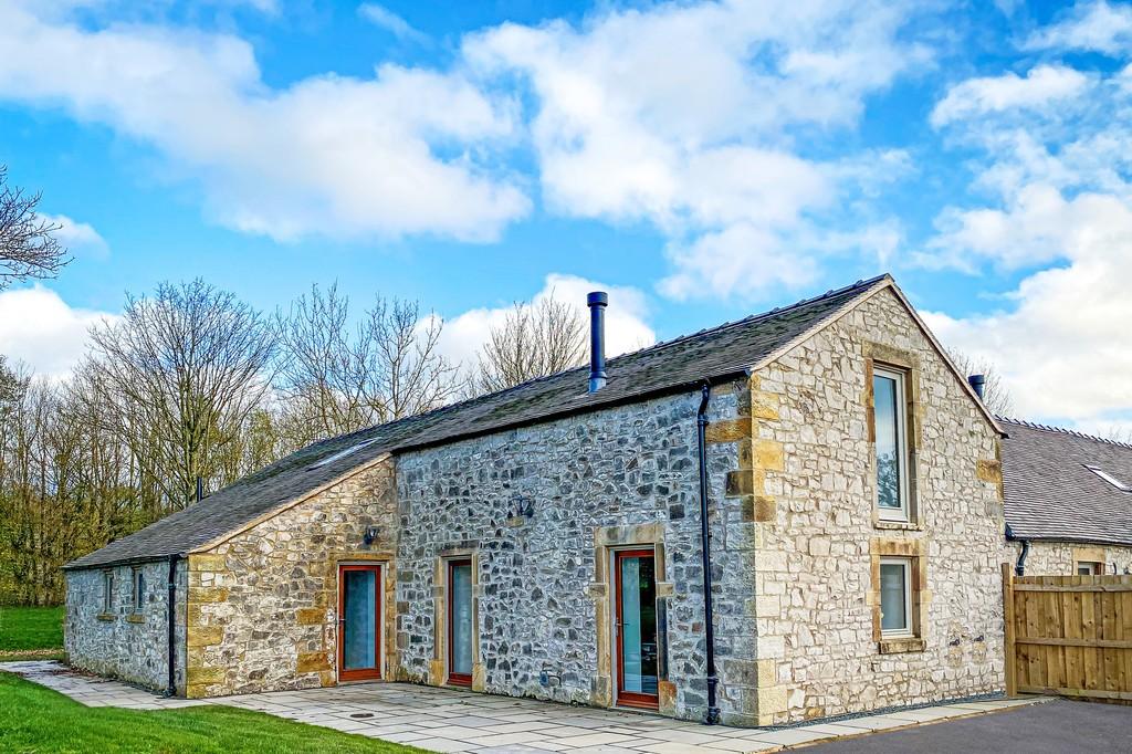 Dairy Close, Hartington, Derbyshire 4 bed barn conversion - £750,000