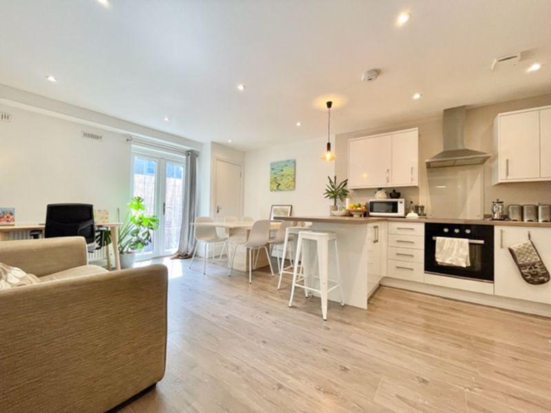Alma Grove, SE1 4 bed apartment - £3,700 pcm (£854 pw)