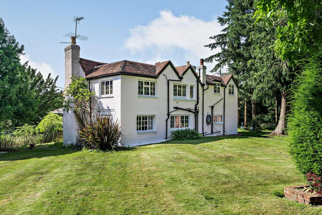 Crazies Hill, Reading, Berkshire, RG10 4 bed detached house - £1,450,000