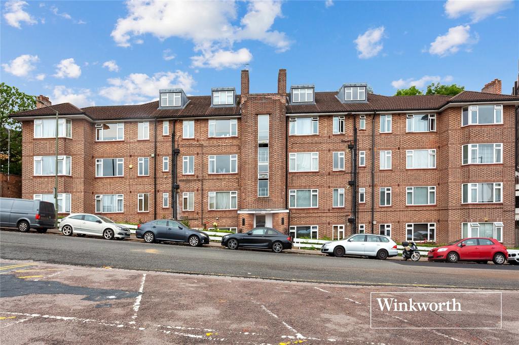 Station Approach, New Barnet, EN5 3 bed apartment - £450,000