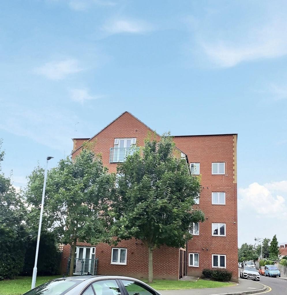 Stanton Court, Dagenham, RM10 1 bed apartment - £190,000