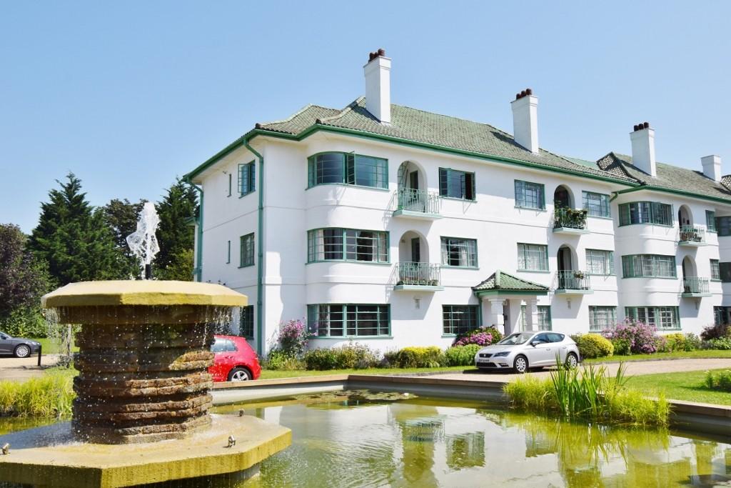 Pinner Court, Pinner Road, Pinner 2 bed apartment - £399,950