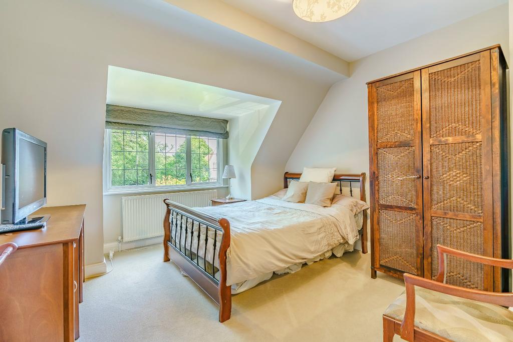 Bull Lane, Gerrards Cross... 5 bed detached house - £1,875,000