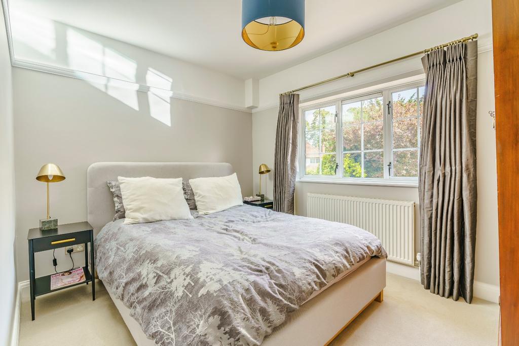 Bull Lane, Gerrards Cross... 5 bed detached house - £1,875,000