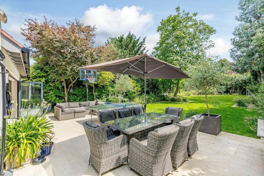Bull Lane, Gerrards Cross... 5 bed detached house - £1,875,000