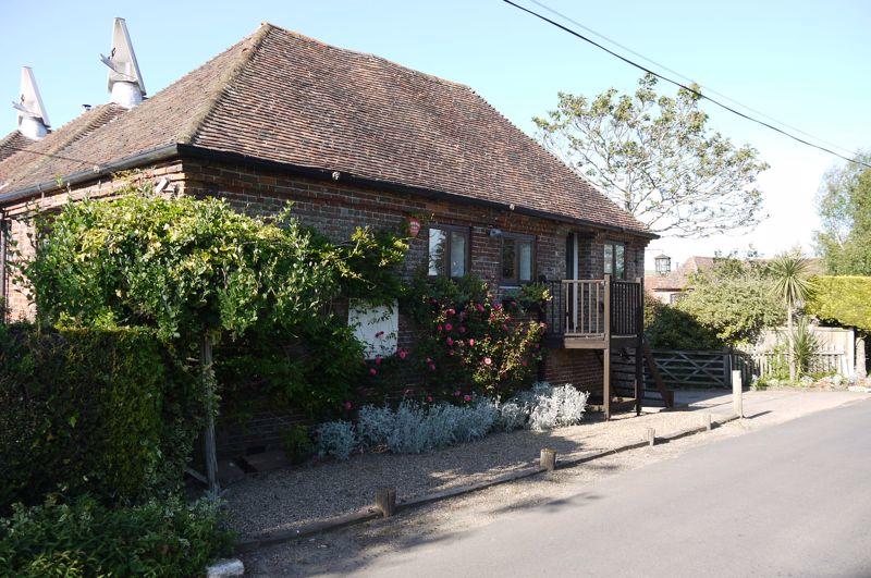 Mystole, Chartham 2 bed property - £900 pcm (£208 pw)