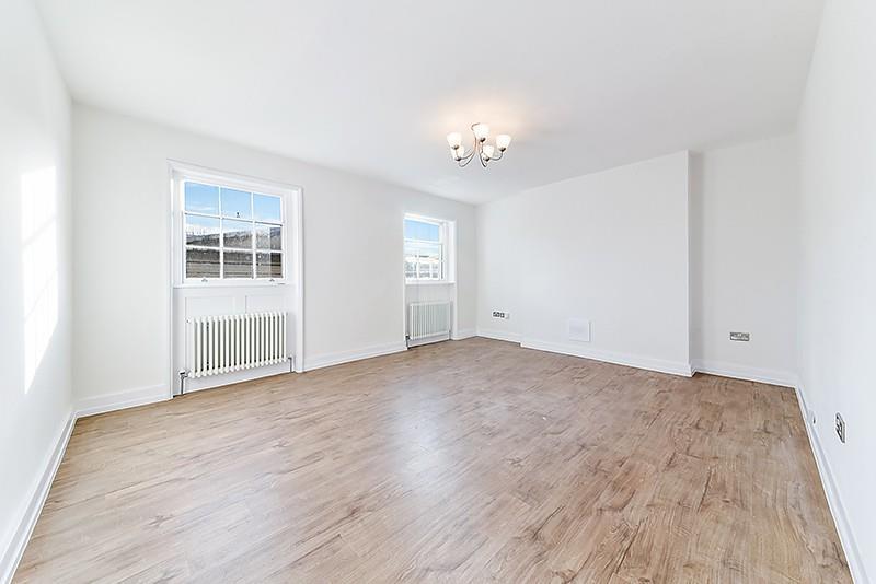 Trinity Church Square, London, SE1 3 bed flat - £3,142 pcm (£725 pw)