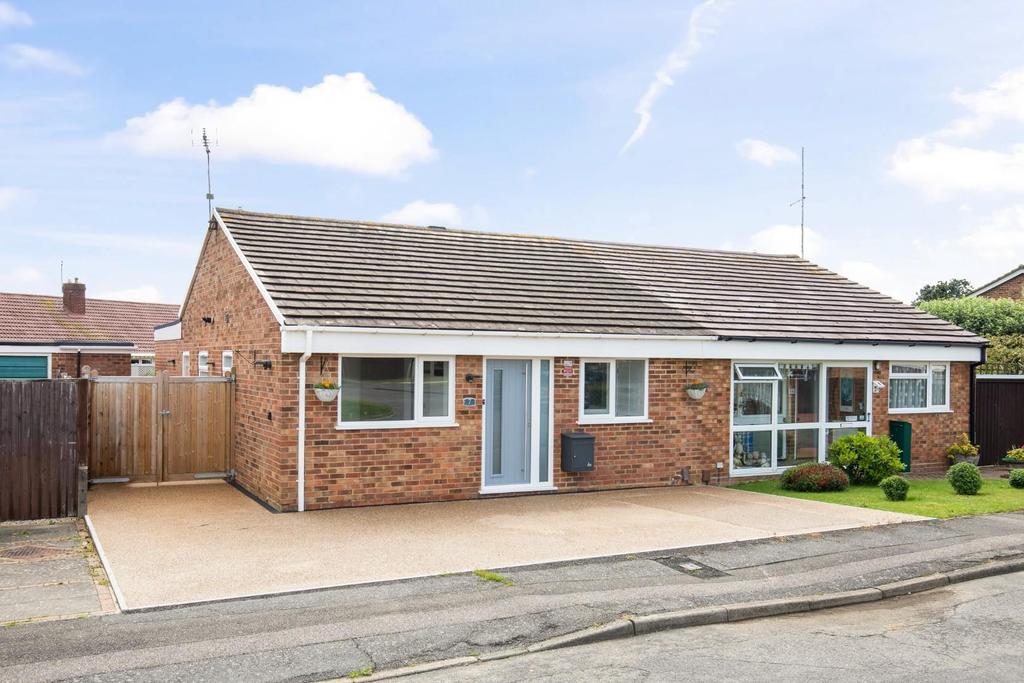 Bracken Close, Kennington, Ashford TN24 2 bed semi-detached bungalow - £325,000