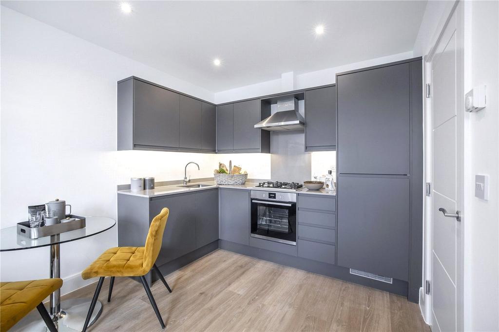 Maybank Road, London, E18 1 bed apartment - £250,000