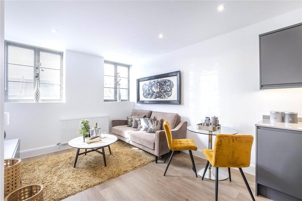Maybank Road, London, E18 1 bed apartment - £250,000