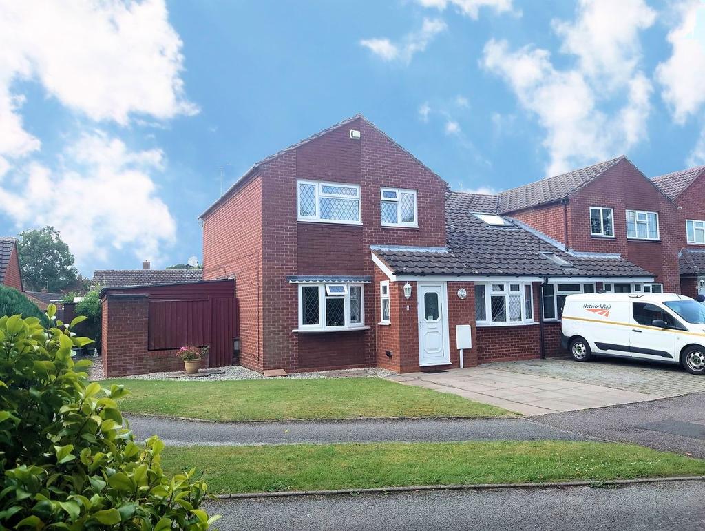 Yoxall Road, Kings Bromley, DE13 7JJ 4 bed link detached house - £325,000