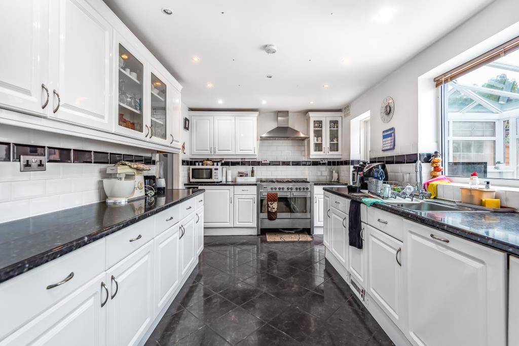 Holyport, Maidenhead, SL6 3 bed semi-detached house - £600,000