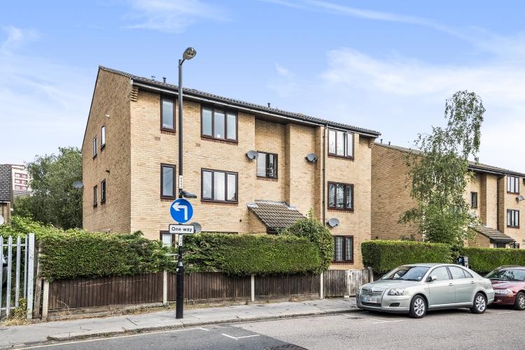 Doyle Road London SE25 1 bed apartment - £1,000 pcm (£231 pw)